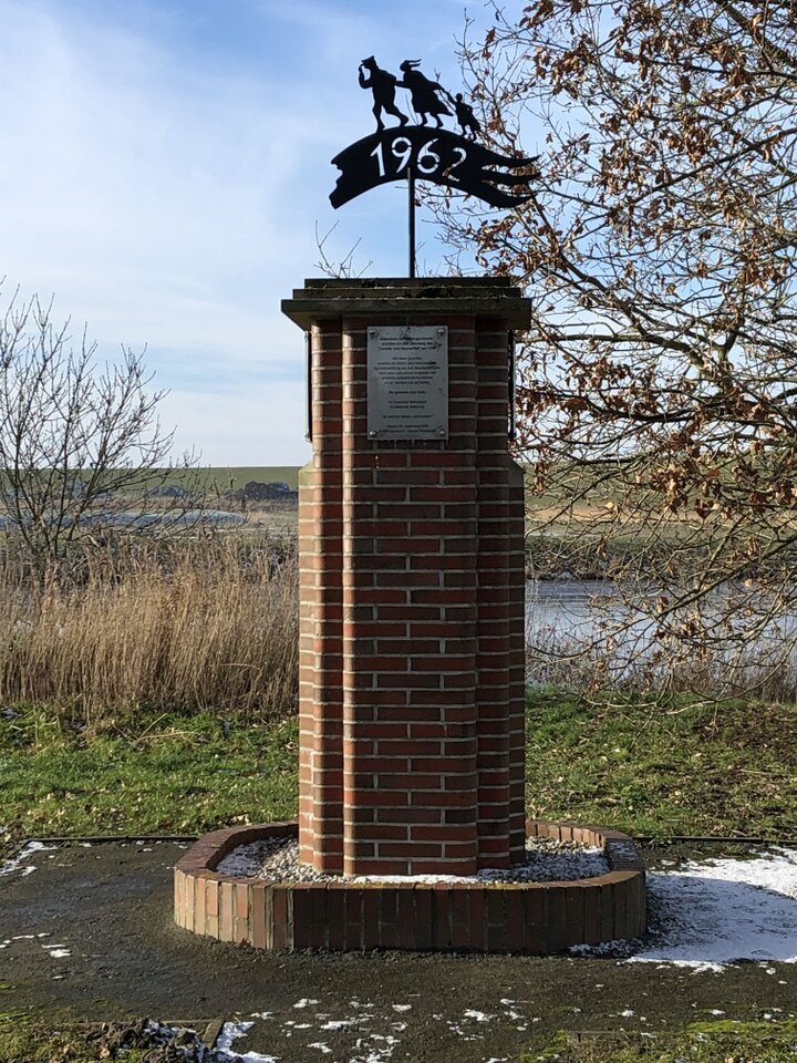 Pogum - Das Denkmal - Pogum im Rheiderland (Ostfriesland)